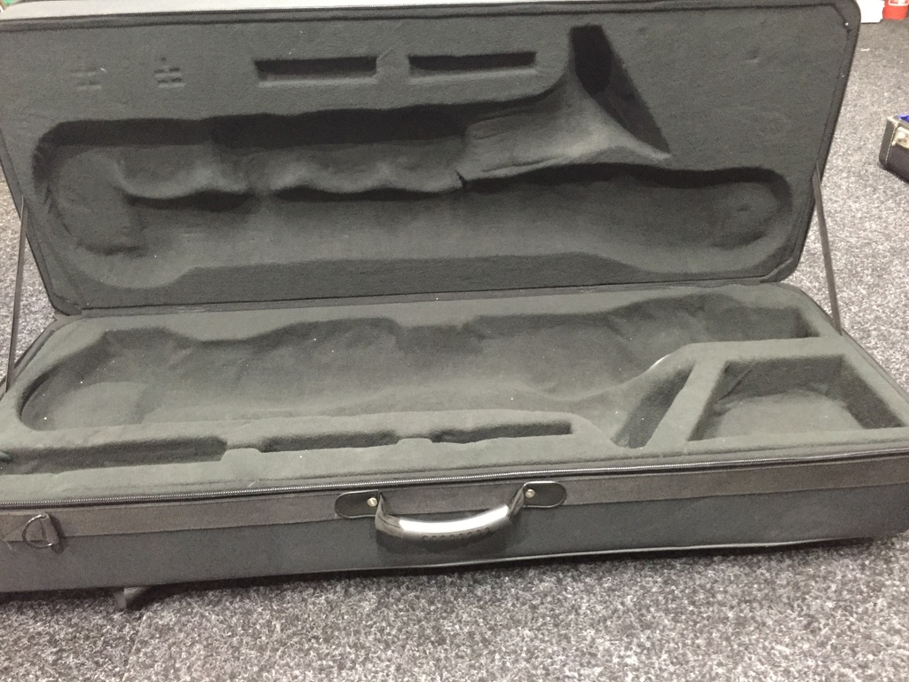 Universal baritone saxophone case 6 | Hanson Music & Arts