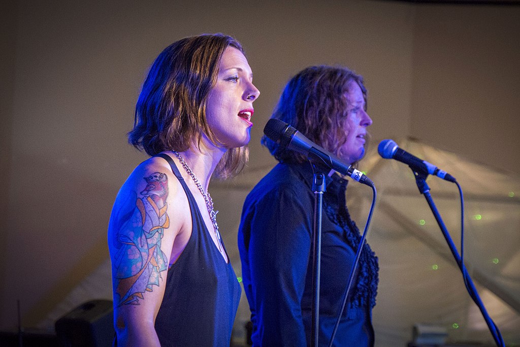 1024px-Belinda_O’Hooley_and_Heidi_Tidow_(15583193345) | Hanson Music & Arts